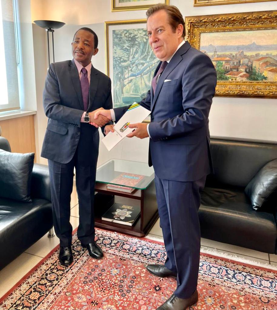 H.E AMB. LT. GEN. YACOUB MOHAMED HAS PRESENTED COPY OF HIS LETTERS OF ...